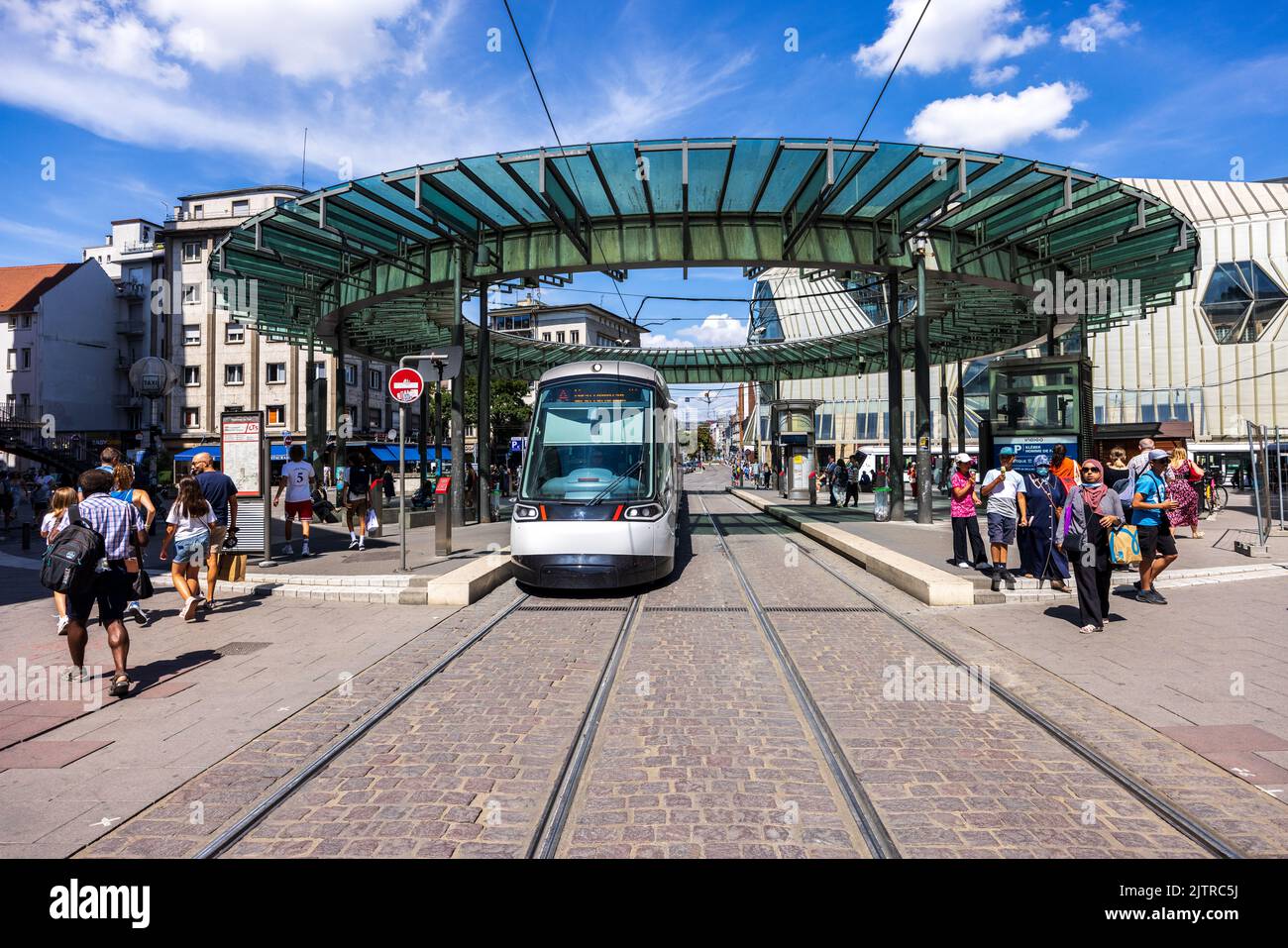 Strasbourg, France - 08 août 2022 : les transports publics comme le ...