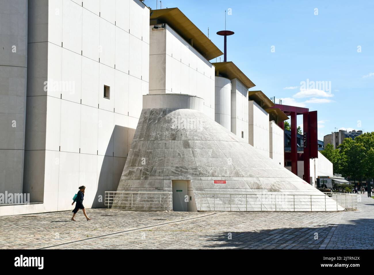 Élévation arrière de la Cité de la musique, à Paris, en France, de ...