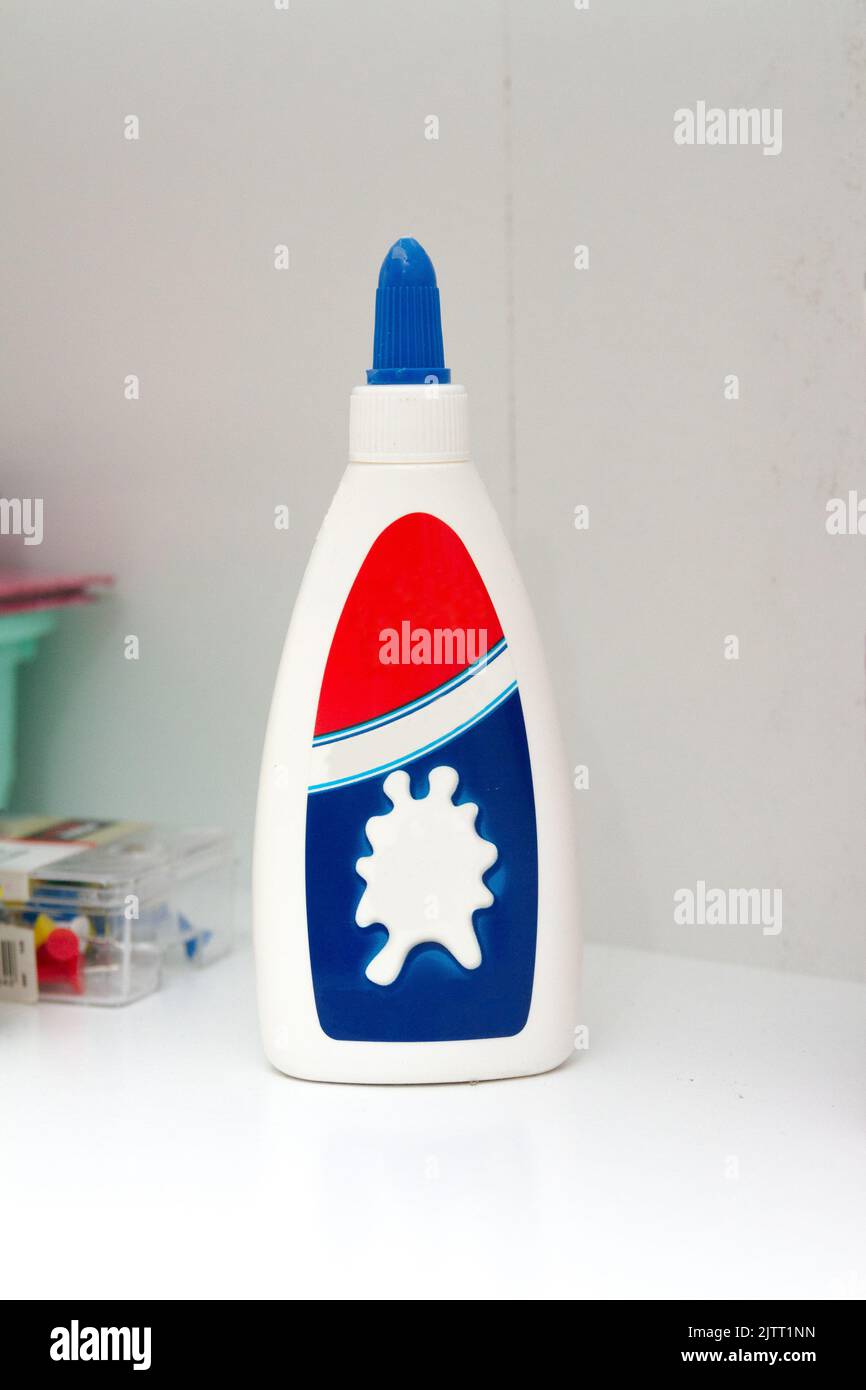 Pot de colle Banque de photographies et d’images à haute résolution - Alamy