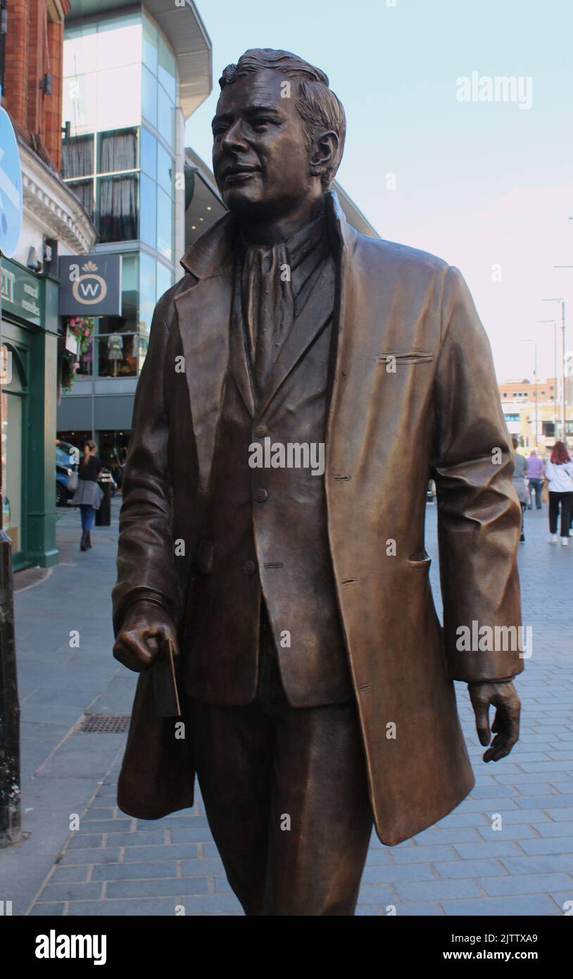 Statue de Brian Epstein à Liverpool, qui a été dévoilée le 27th août ...