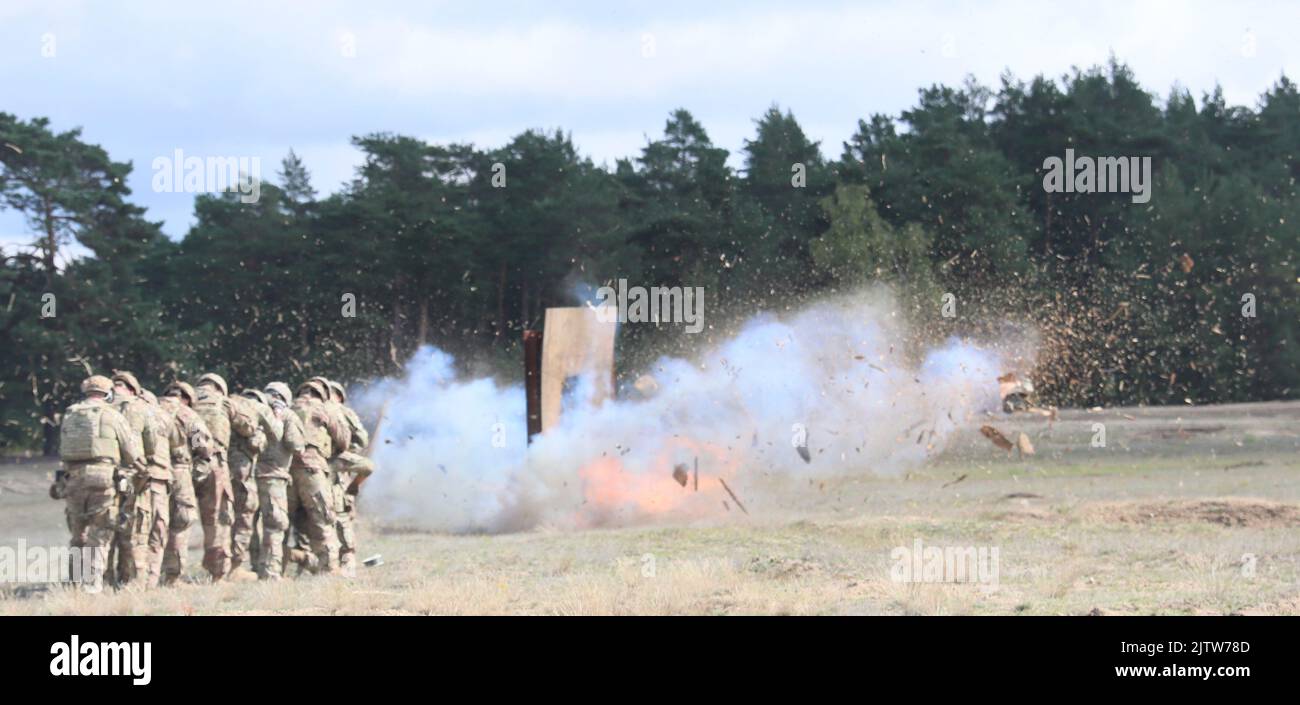Des soldats américains avec 588th Brigade Engineer Battalion, 3rd ...