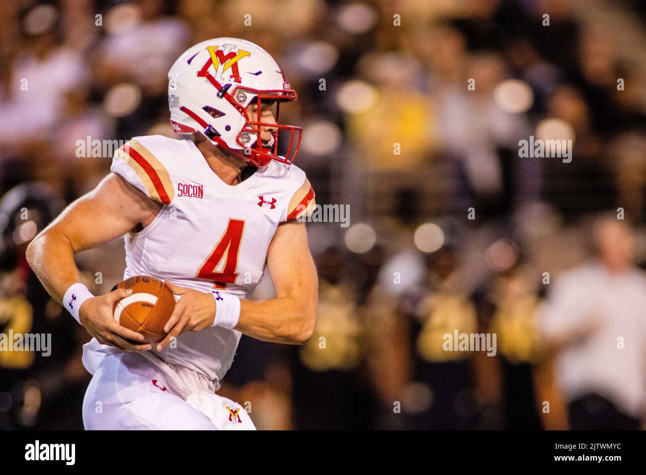 1 septembre 2022: Virginia Military Institute Keydets quarterback Seth ...