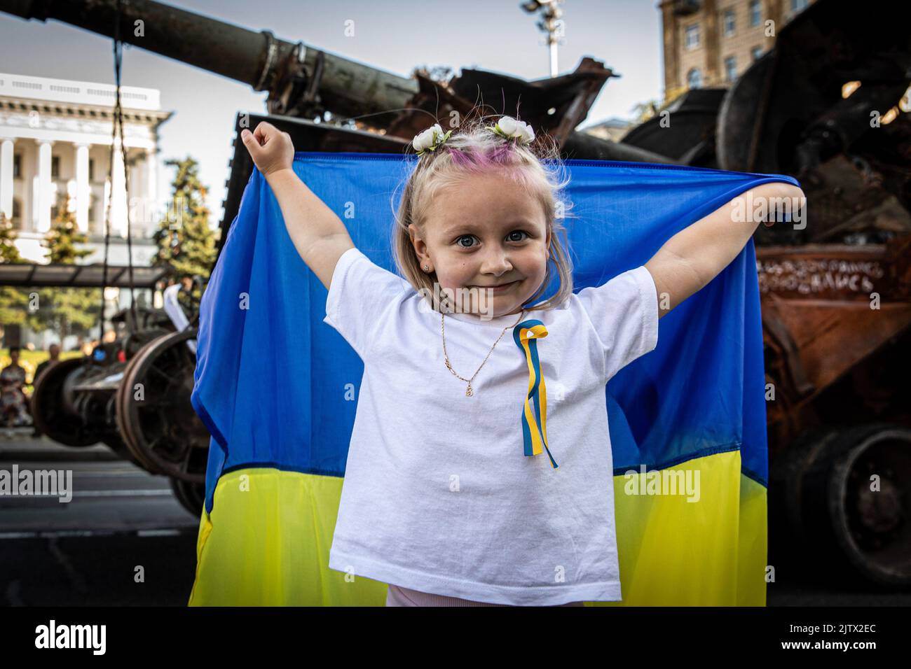 Enfant drapeau ukrainien tank Banque de photographies et d’images à ...