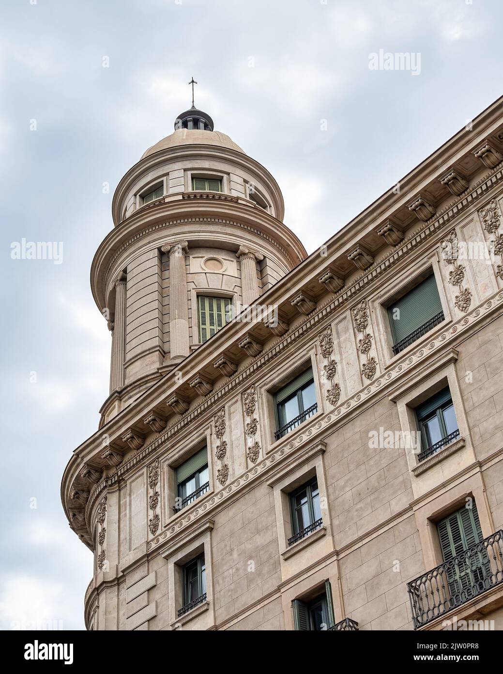 Caractéristiques architecturales dans un bâtiment classique extérieur ...