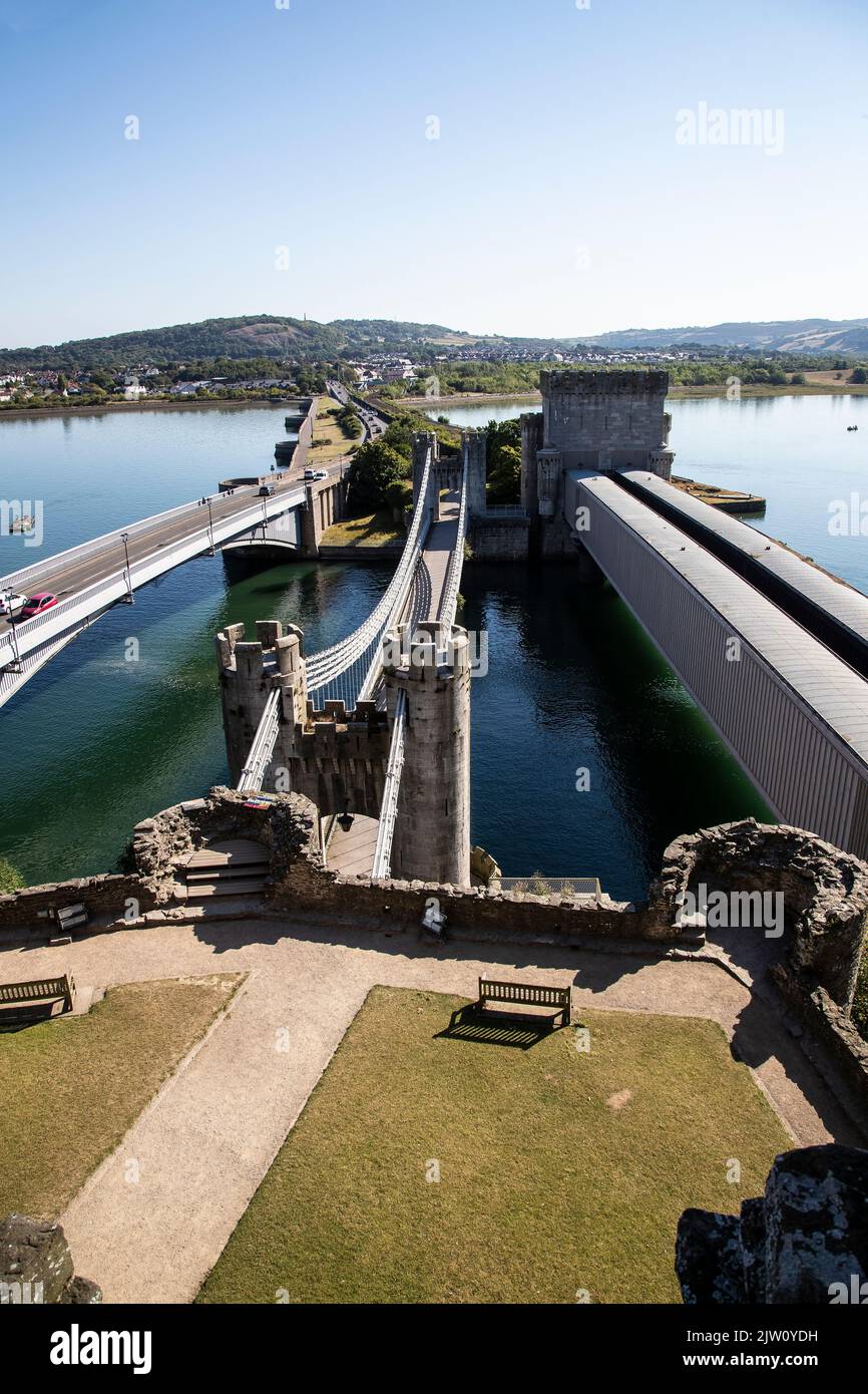 Le nouveau pont routier de conwy a ouvert ses portes en 1958 Banque de ...