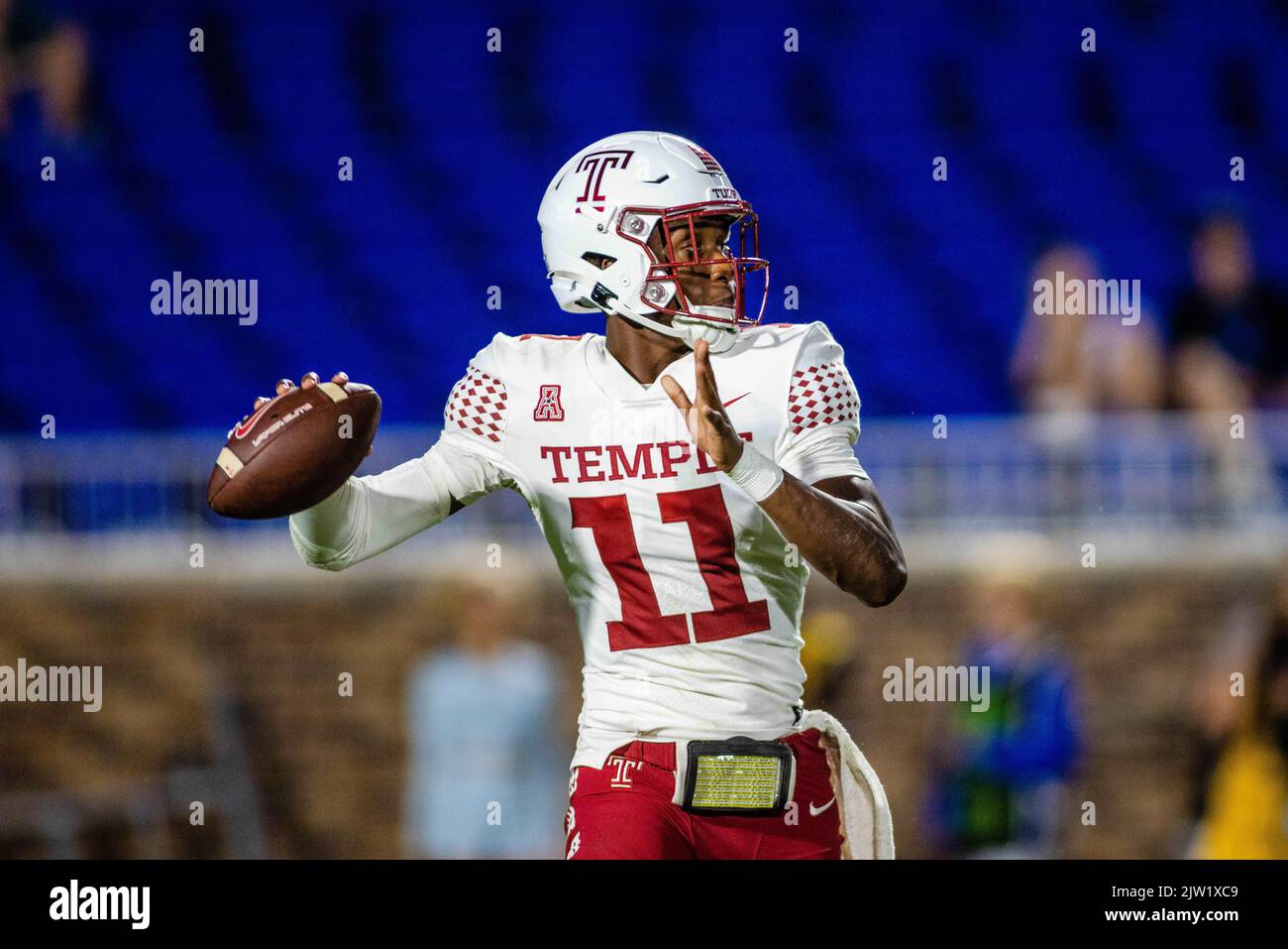 2 septembre 2022: Le quarterback de Temple Owls d'WAN Mathis (11) se ...