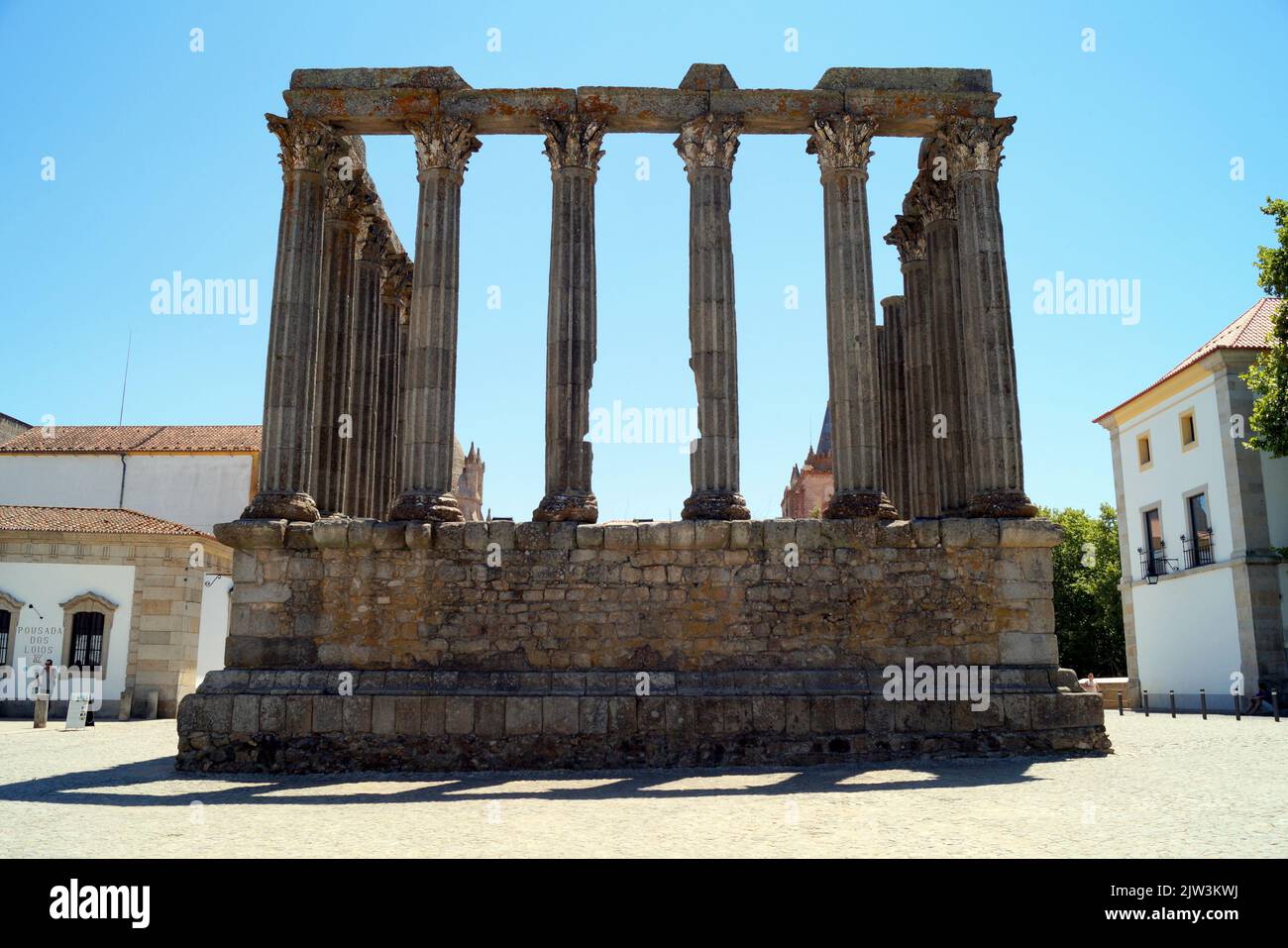 Vestiges de l'ancien Temple romain, alias Temple de Diana, dans le ...