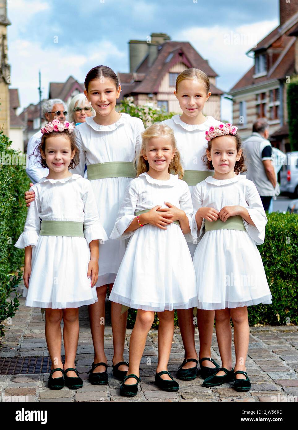 Les bridemïds arrivent à l'Eglise Saint-Michel à Pont-l'Eveque, sur 03 ...