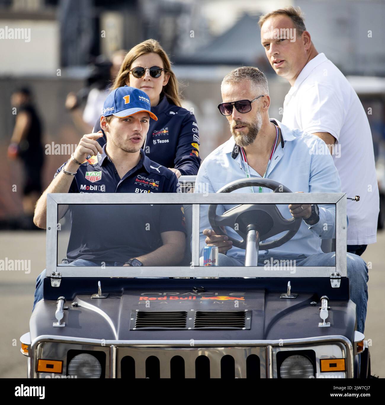 ZANDVOORT - Max Verstappen (Oracle Red Bull Racing) arrive dans le ...
