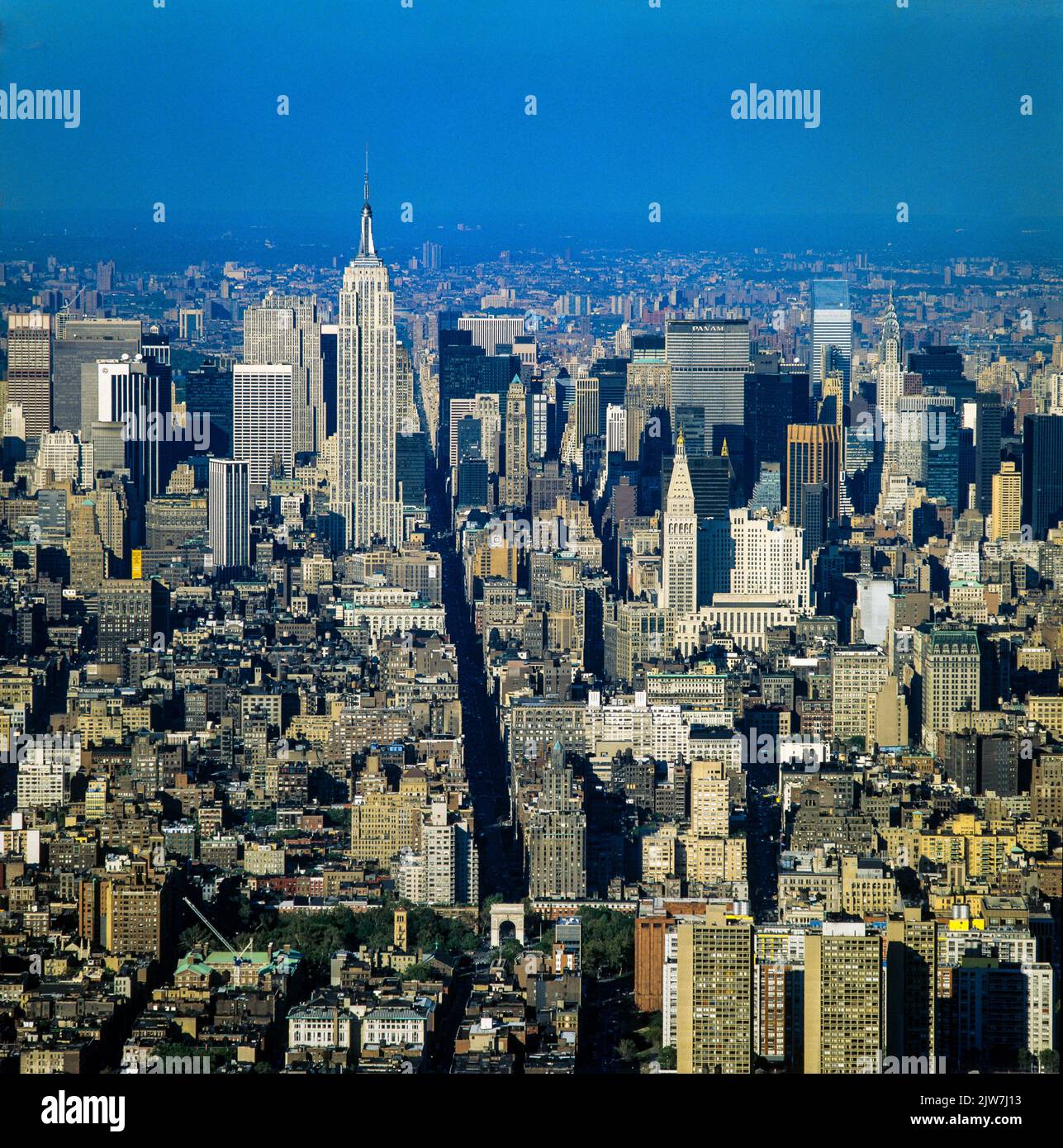 New York, 1980s, vue d'ensemble de Lower Manhattan depuis le pont d ...