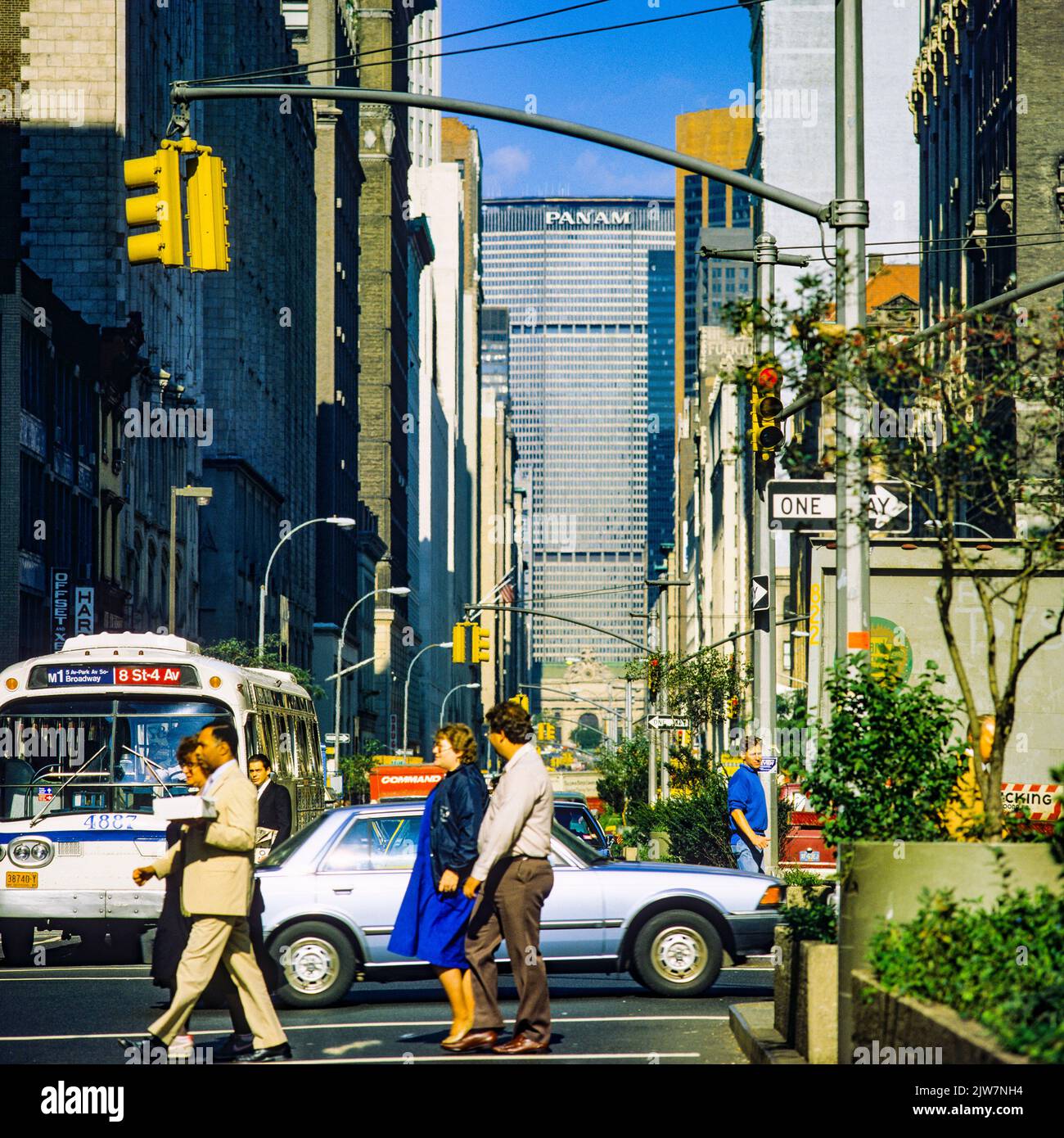 Park avenue south panam building au loin Banque de photographies et d ...
