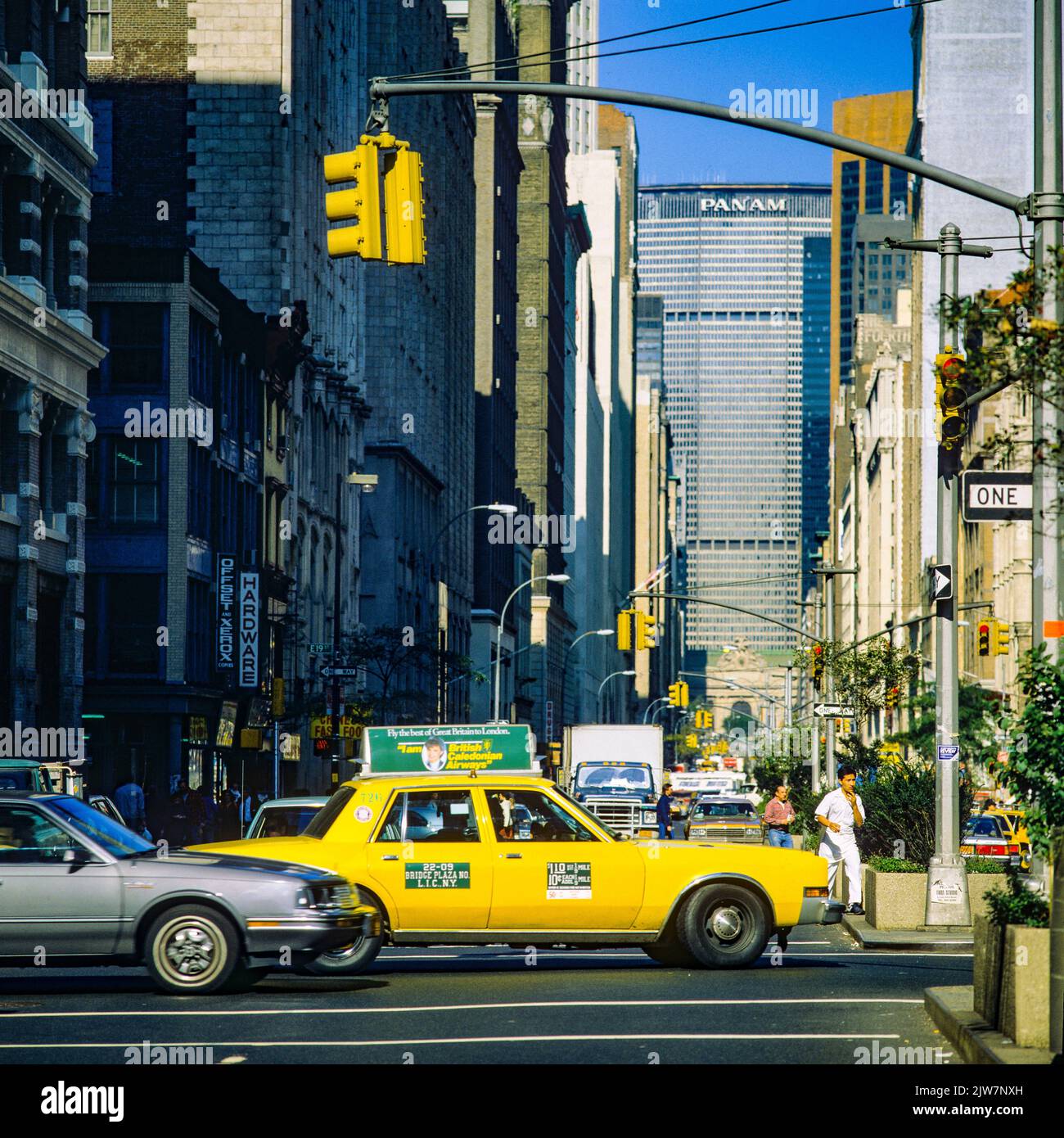 Park avenue south panam building au loin Banque de photographies et d ...
