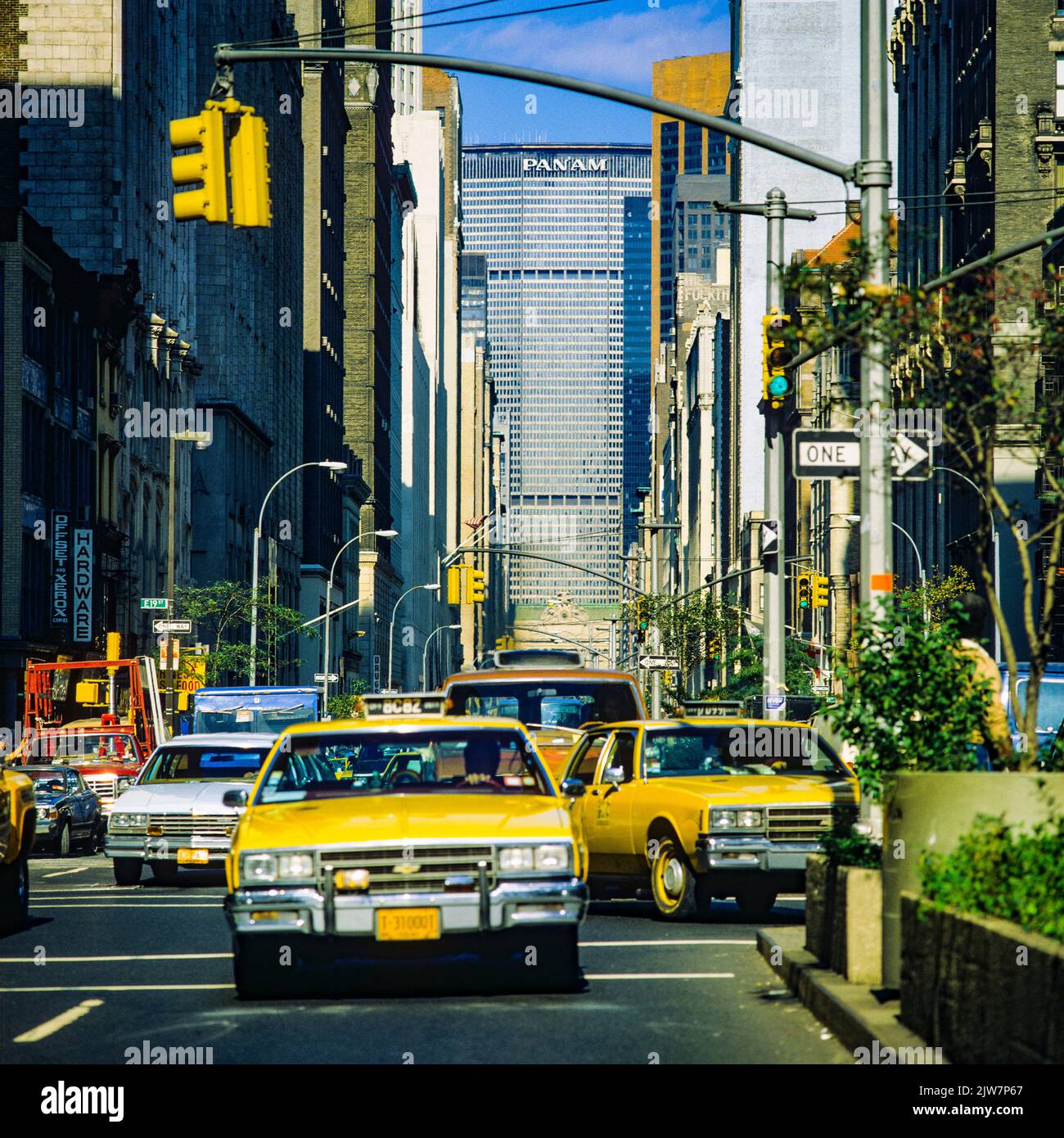 Park avenue south panam building au loin Banque de photographies et d ...
