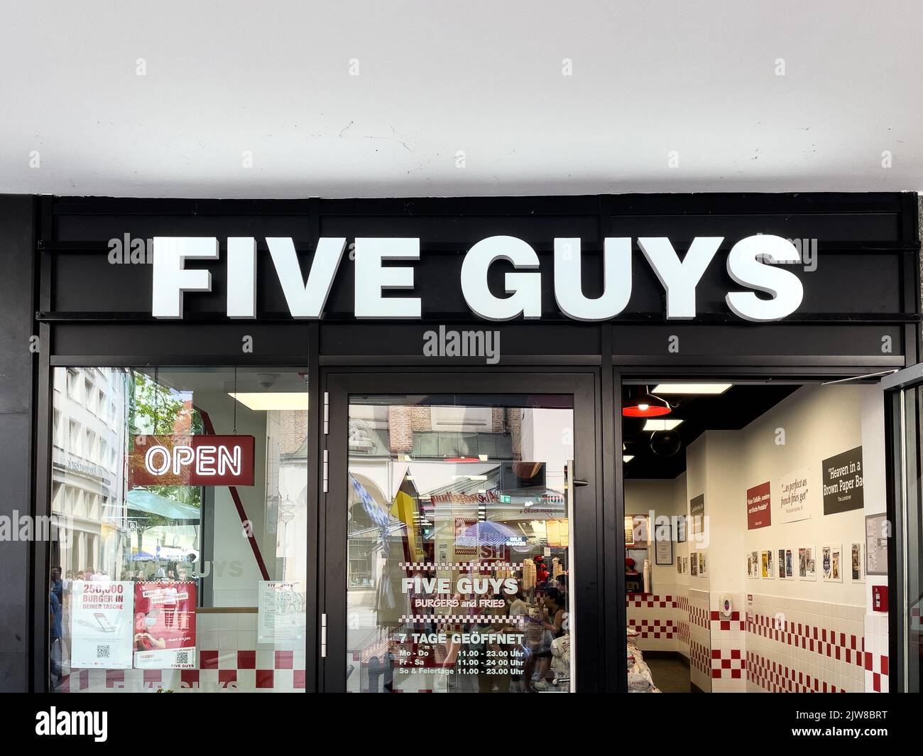 Five guys burger restaurant Banque de photographies et d’images à haute ...