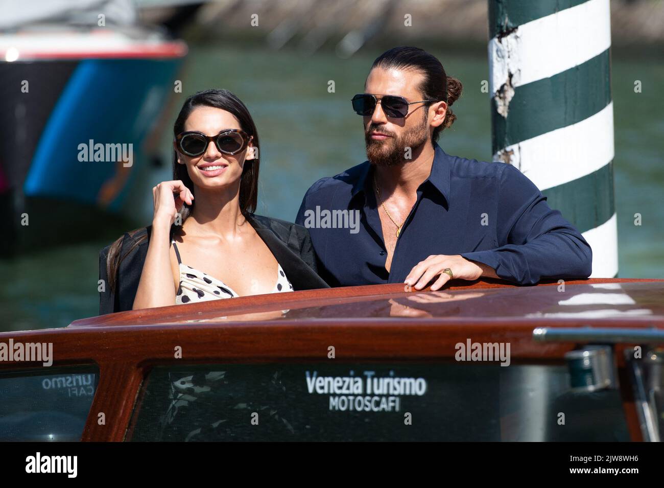 Francesca chillemi et can yaman Banque de photographies et d’images à ...