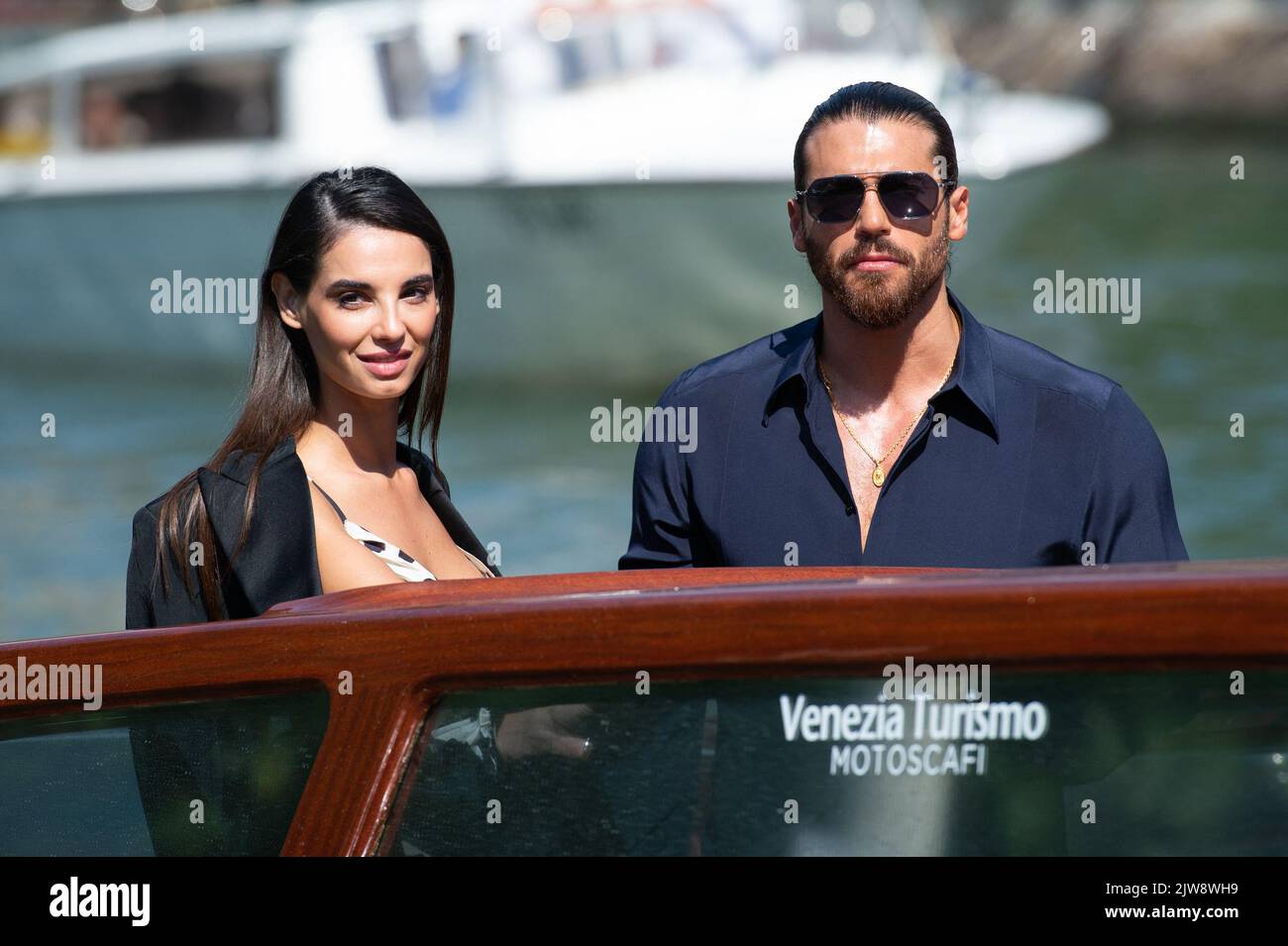 Francesca chillemi et can yaman Banque de photographies et d’images à ...