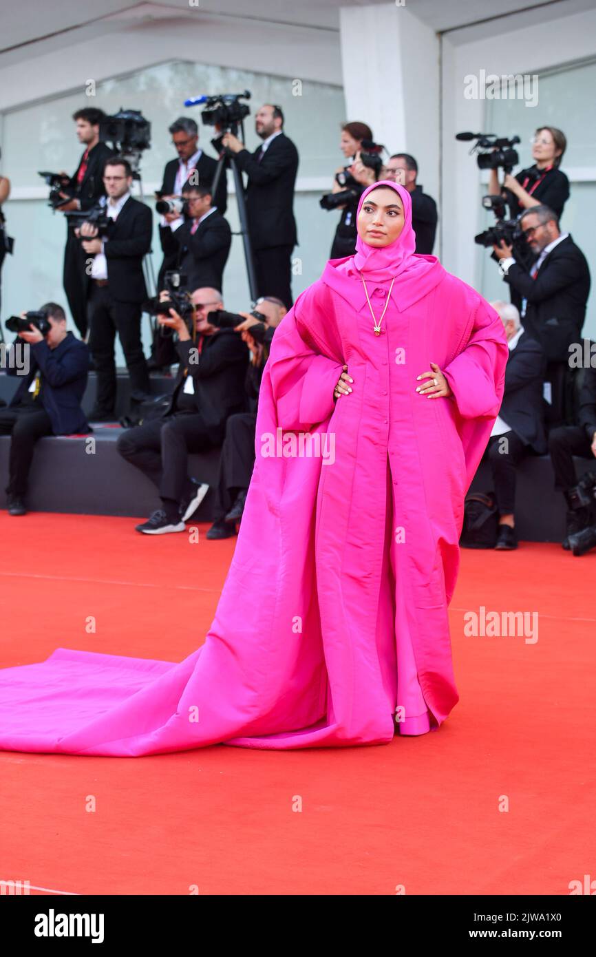 Aya Mohamed 79th Festival du film de Venise tapis rouge du film ...