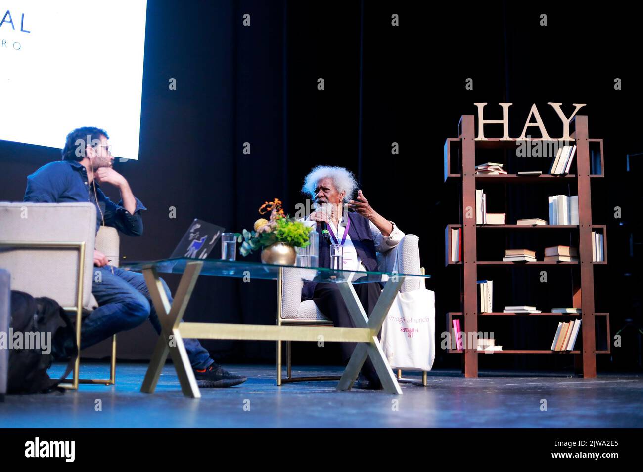 Wole Soyinka vu lors d'une conversation avec Diego Rabasa le jour 4 du ...