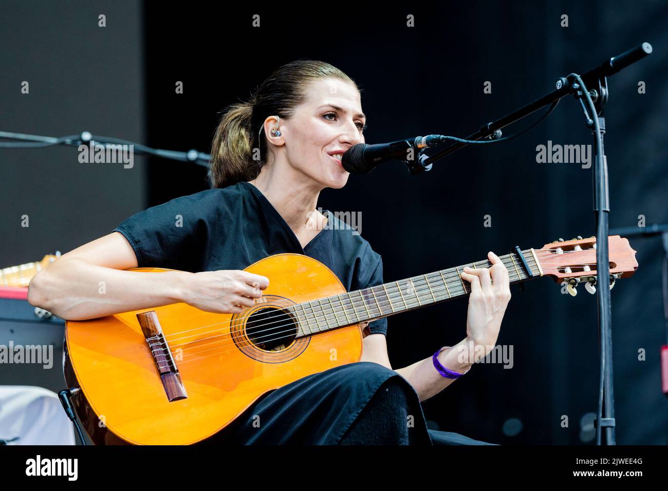 Aldous harding chanter Banque de photographies et d’images à haute ...