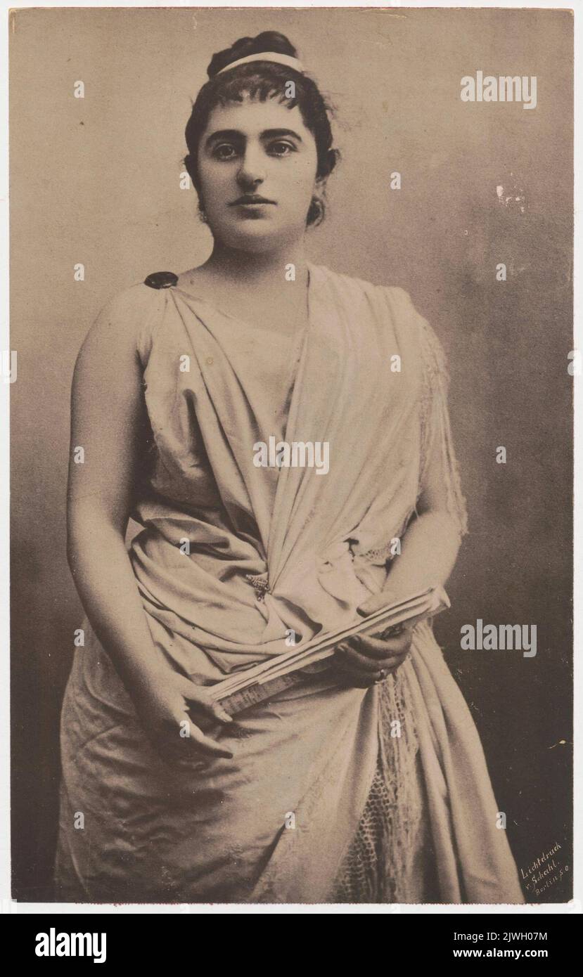 Portrait de la chanteuse (actrice ?) costume sur scène. Schahl, Paul ...