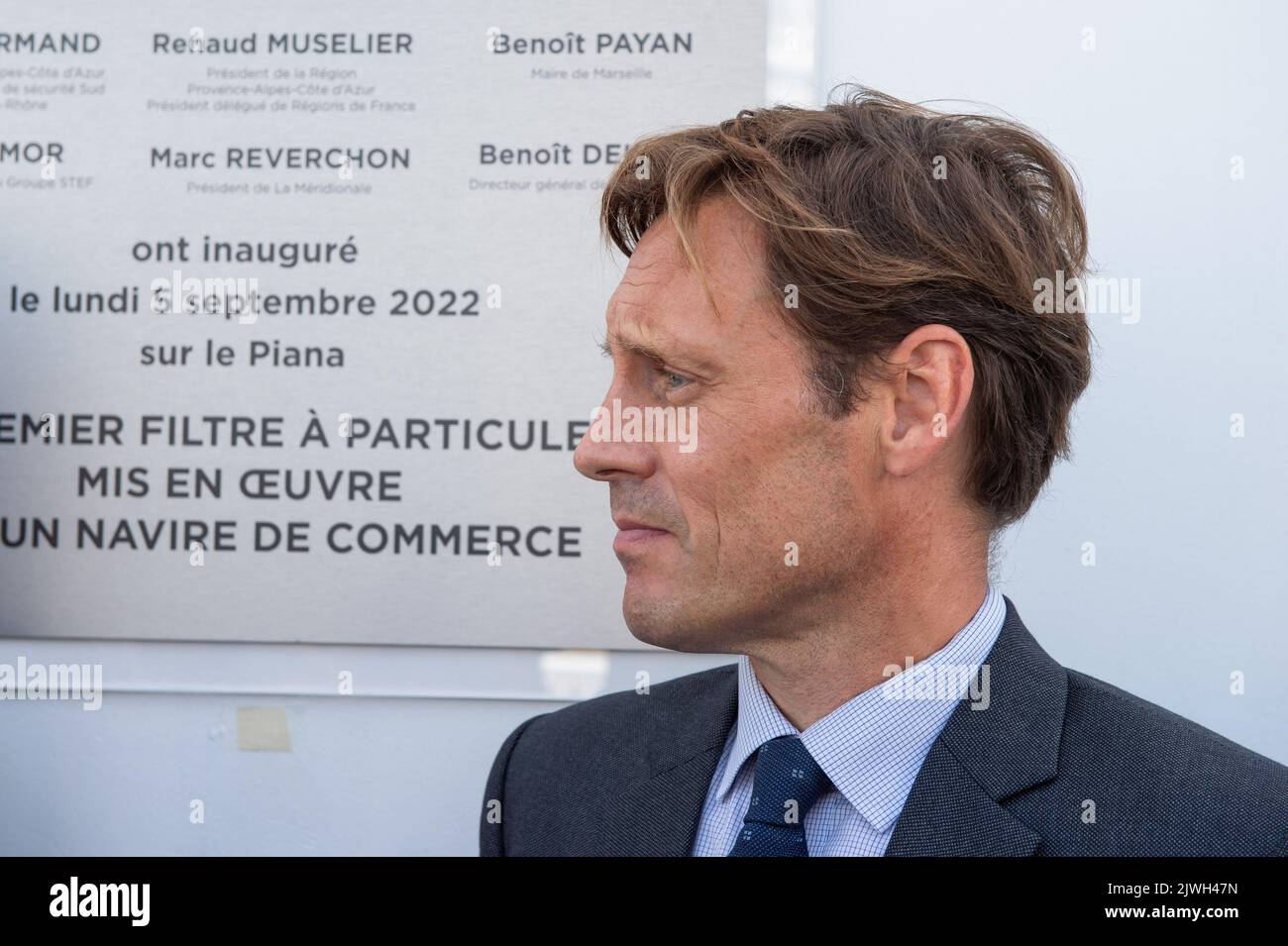 Stanislas Lemor vu près de la plaque inaugurale. Le Piana est un ferry ...