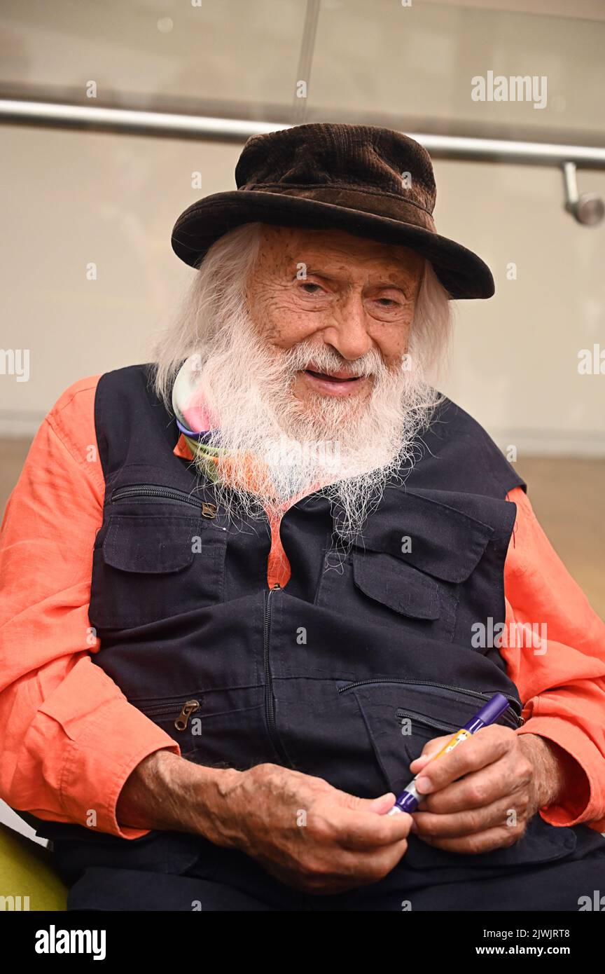 Yaacov Agam Portrait d'artiste - sculpteur et artiste expérimental ...