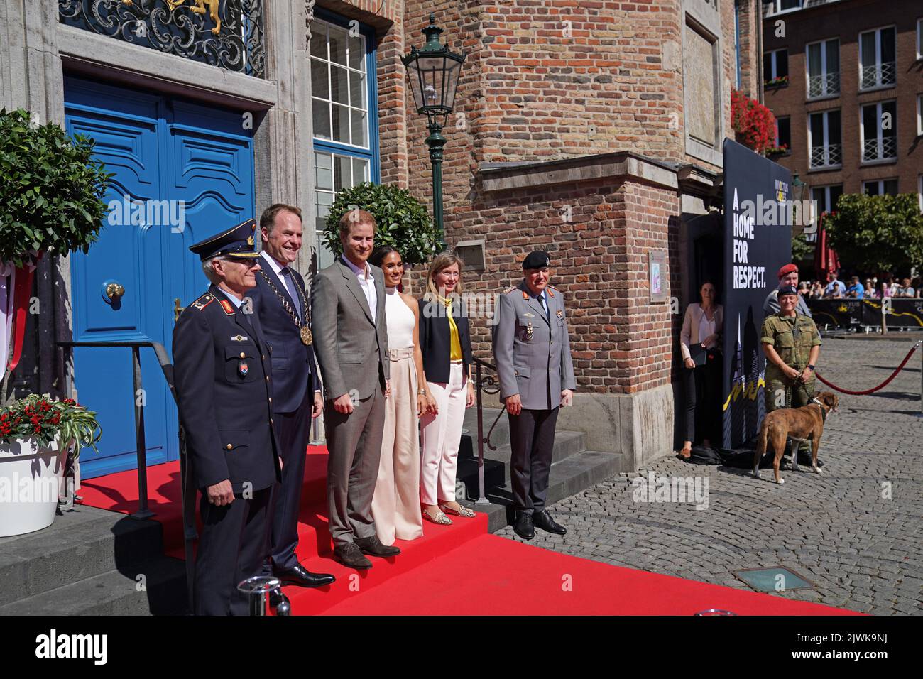 Le duc et la duchesse de sussex jeux invictus dusseldorf 2023 Banque de ...