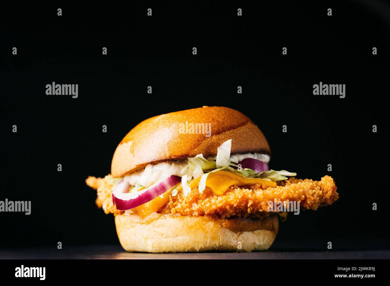 Burger noir poulet Banque de photographies et d’images à haute ...