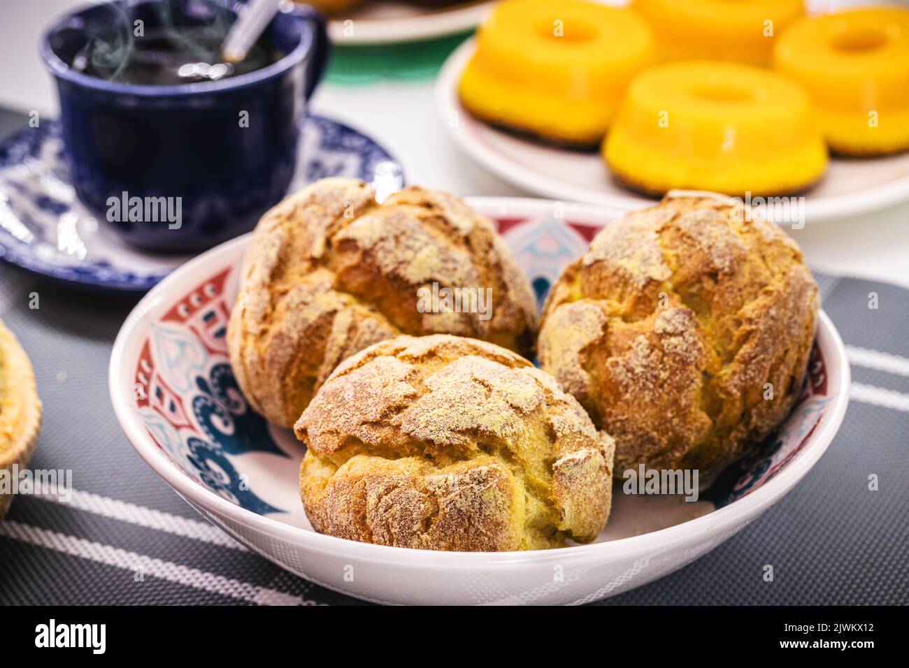 Broa, pain de maïs portugais traditionnel, fait avec du maïs et de la ...