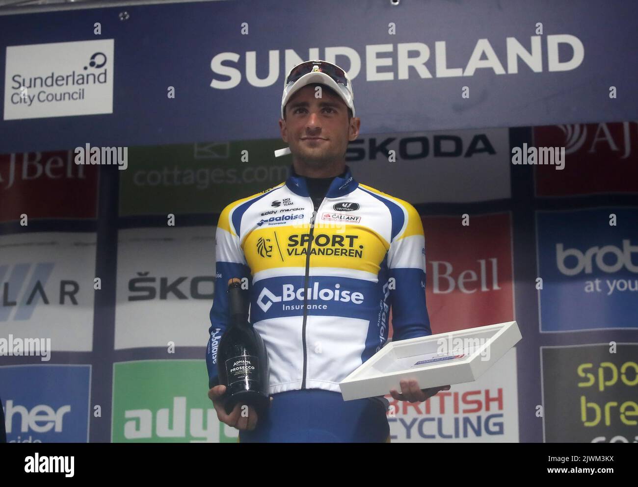 Kamiel Bonneu de l'équipe SVB sur le podium après avoir remporté la ...