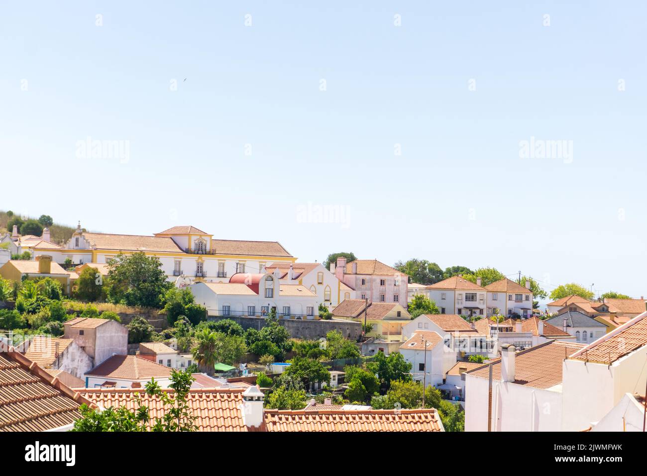 Maisons aux toits de tuiles rouges Banque de photographies et d’images ...
