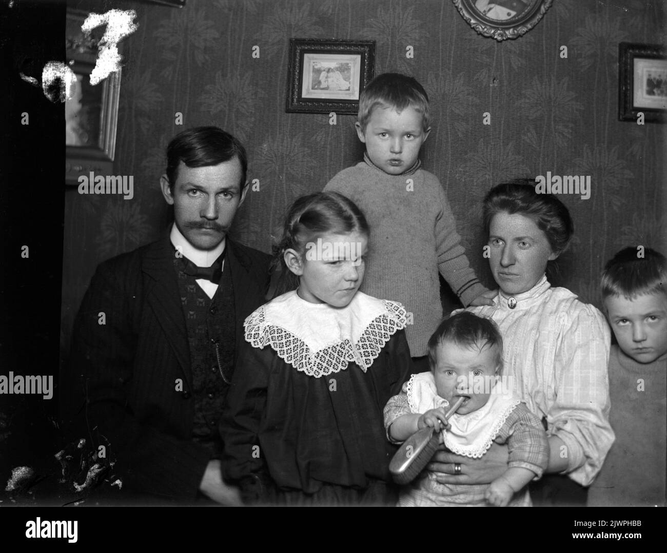 La famille Karl Johan Östergren (photographe) avec la femme Lovisa ...