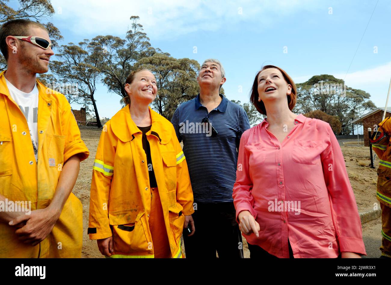 Julia Gillard, première ministre australienne (à droite), parle à ...