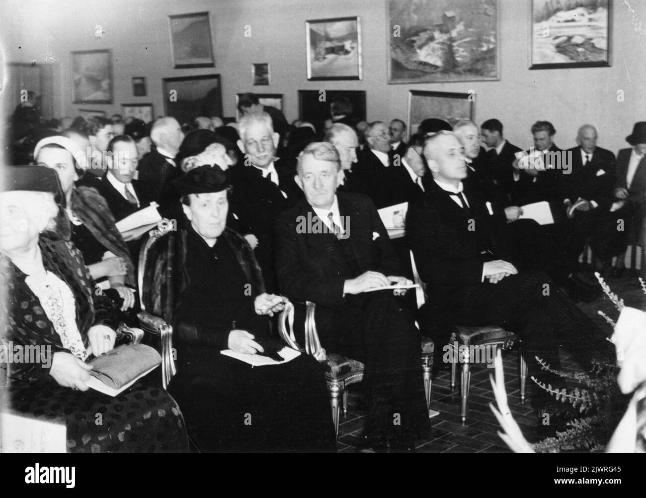 Louise aurore Banque d'images noir et blanc - Alamy