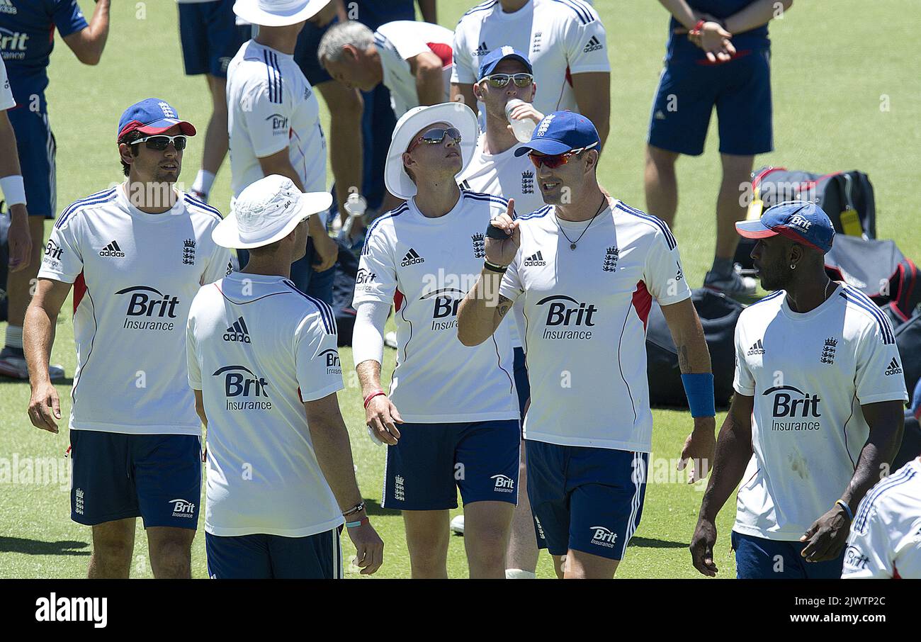 (G-D) Alastair Cook, Joe Root, Kevin Pietersen et Michael Carberry sont ...