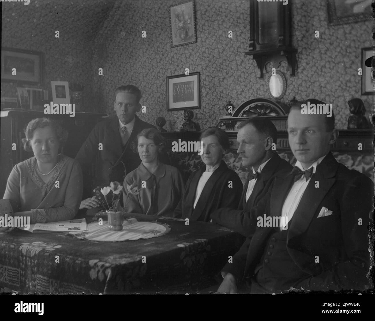 La famille Karl Johan Östergren (photographe) avec Mme Lovisa Krisitna ...