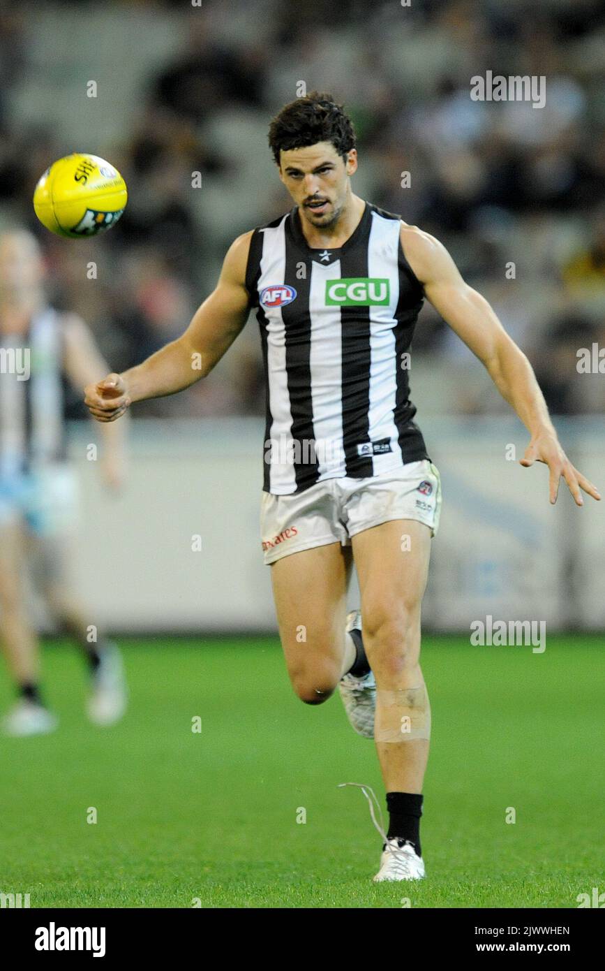 Scott Pendlebury, de Collingwood, lance la balle, lors du match de la ...