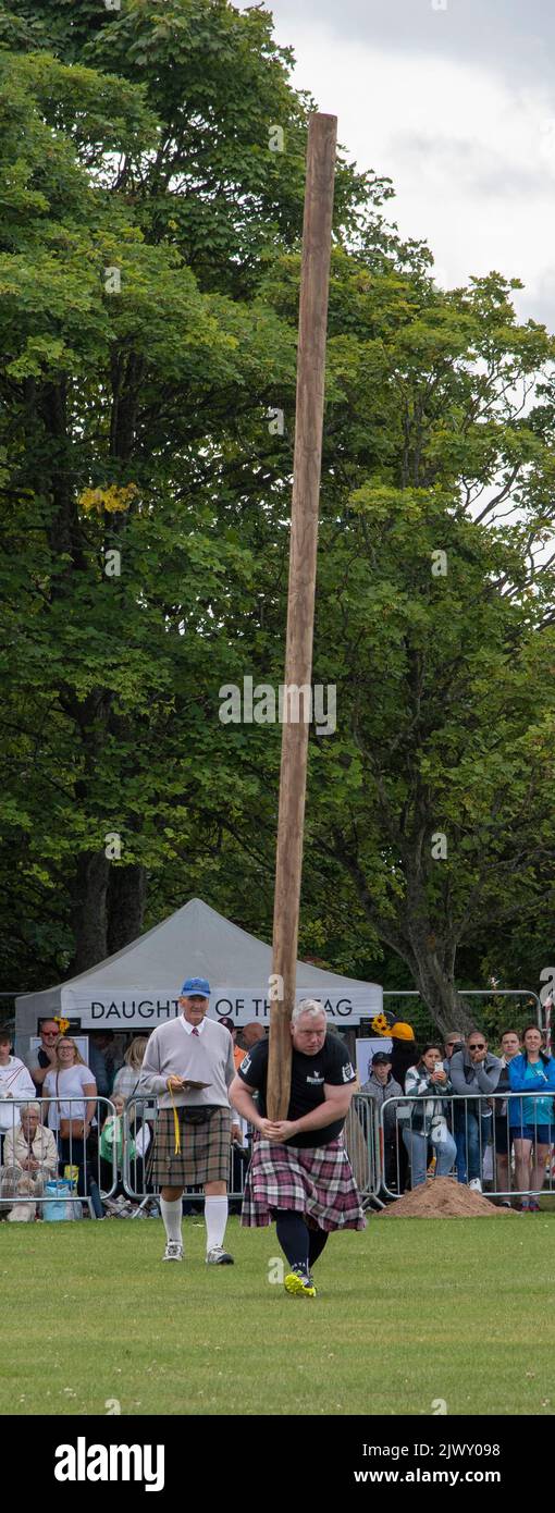 Caber tossing highland games Banque de photographies et d’images à ...
