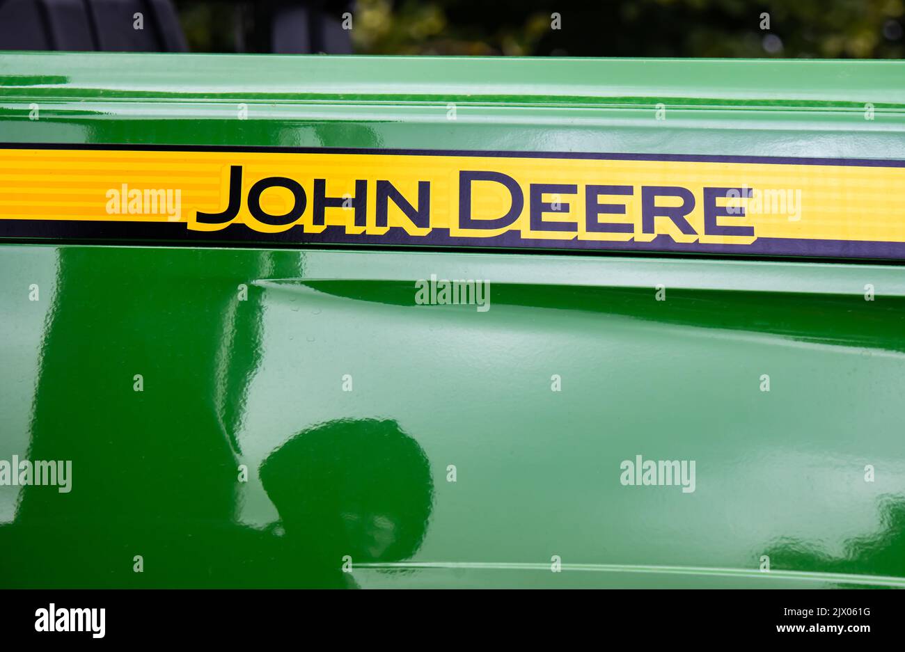 ALLEMAGNE - WETZLAR JUILLET 08 : logo John Deere sur un tracteur. JOHN ...