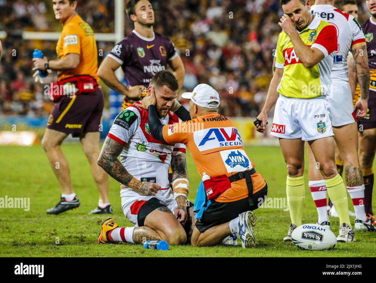 Josh Dugan des Dragons est blessé lors de la série 6 du match NRL entre ...