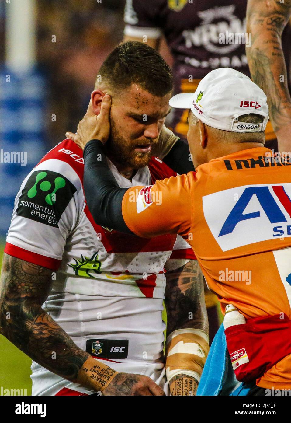 Josh Dugan des Dragons est blessé lors de la série 6 du match NRL entre ...