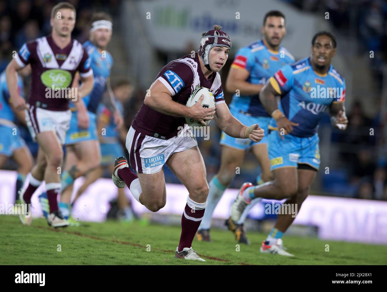Le joueur Manly Jamie Buhrer avec possession pendant le match de la ...