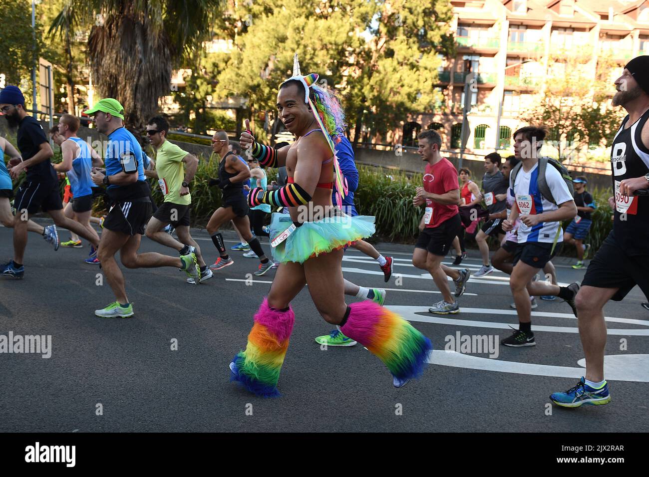 Les participants participent à la course de City2Surf à Sydney, le ...