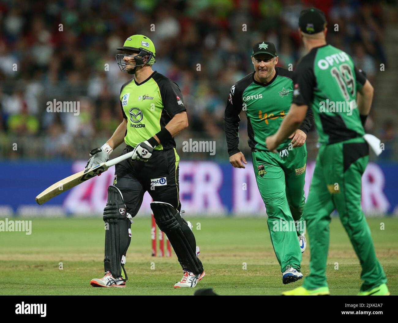 Shane Watson, capitaine de l'équipe Thunder, est parti du terrain après ...