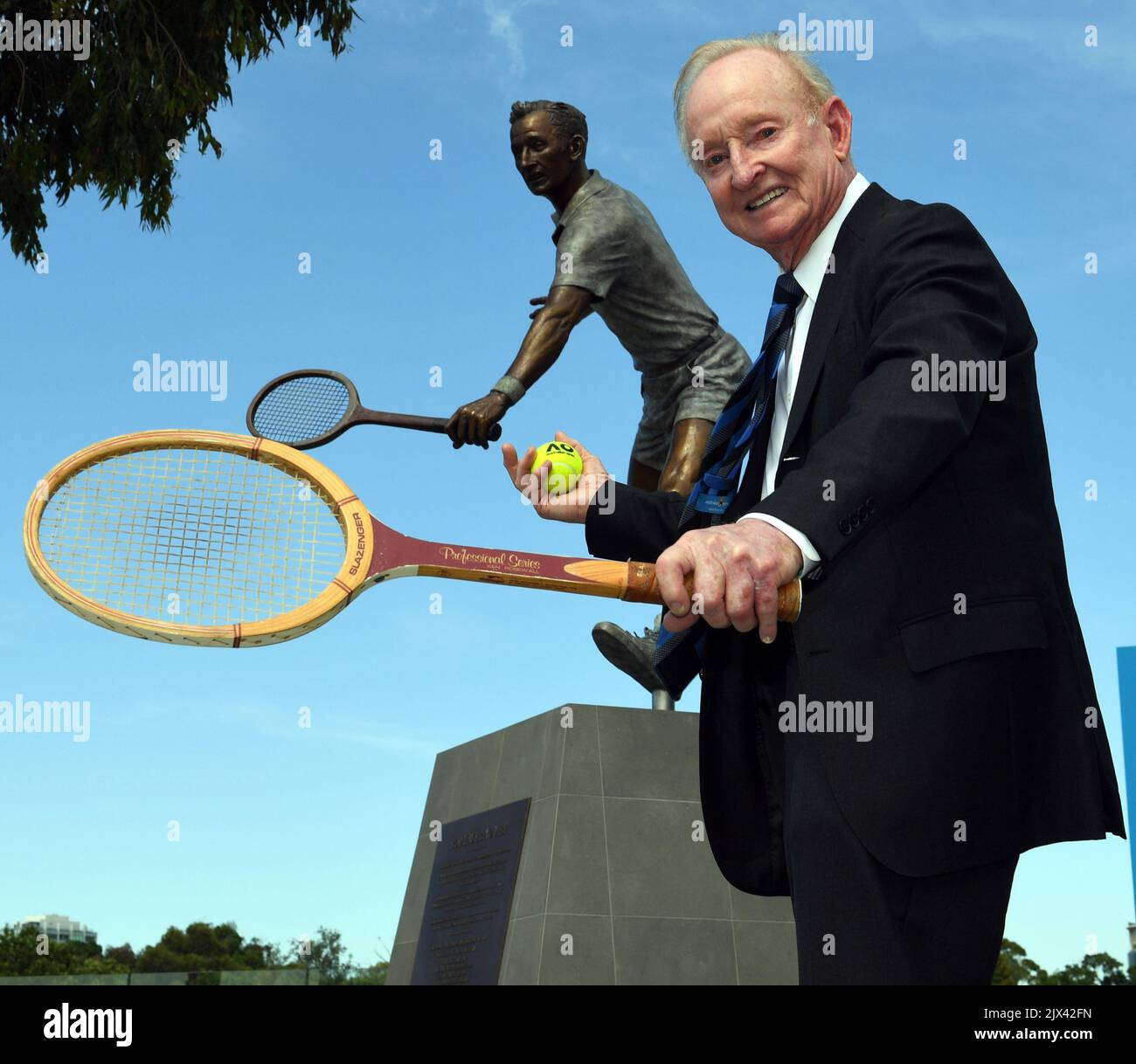 La légende australienne du tennis Rod laver dévoile une statue plus ...
