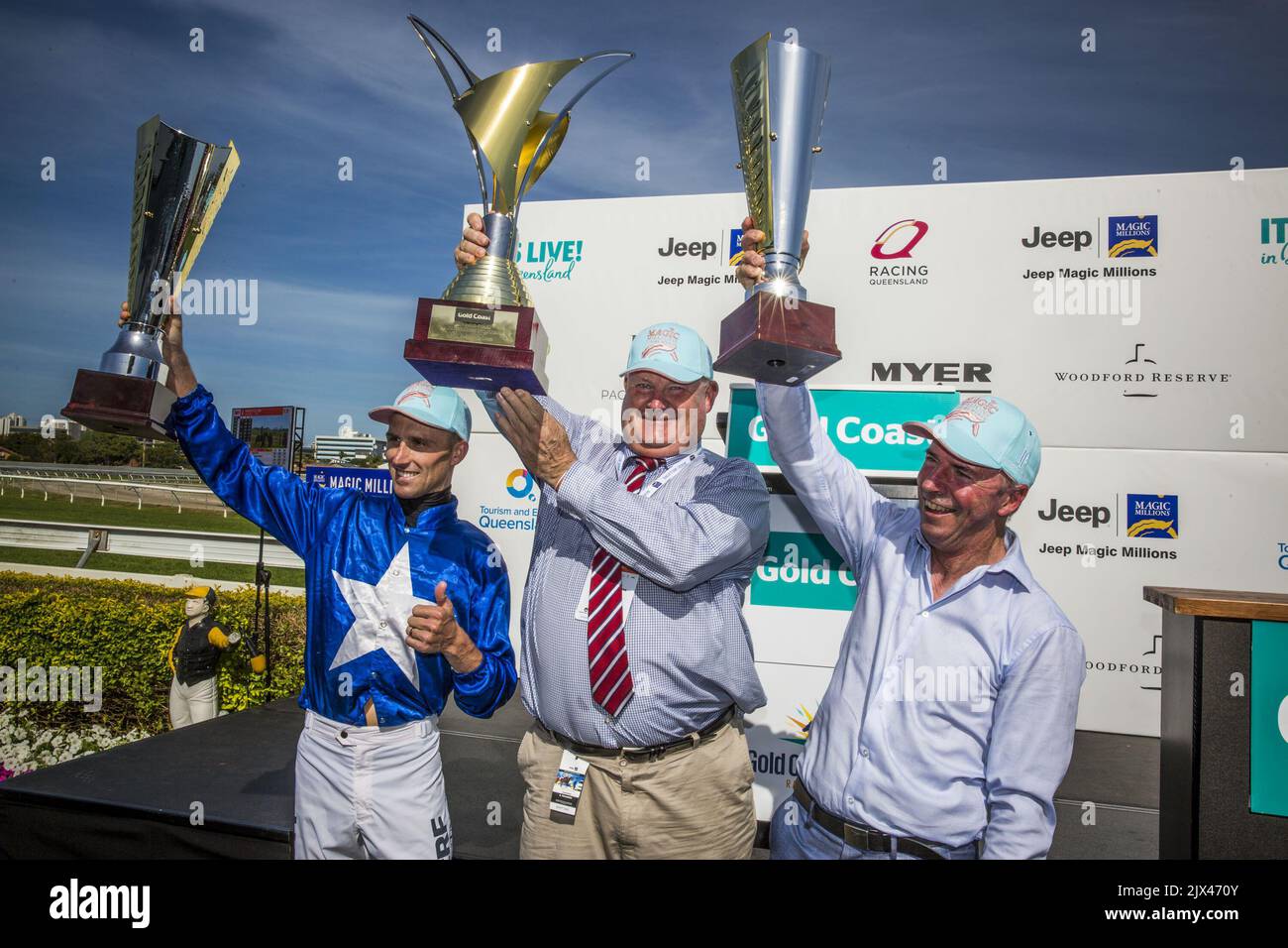 Jockey Tye Angland, propriétaire Joe Moloney et entraîneur Joe O'Neil ...