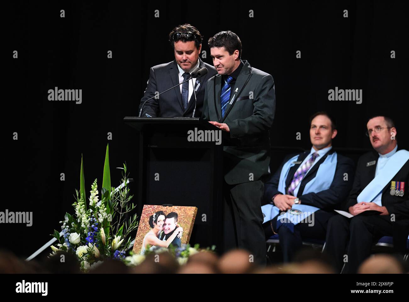 Chris et Luke, frères de Brett forte, parlent lors de ses funérailles à ...