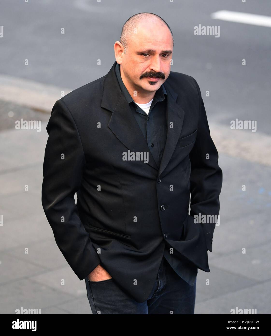 Khaled Merhi arrive au Downing Centre court de Sydney, jeudi, 24 août ...