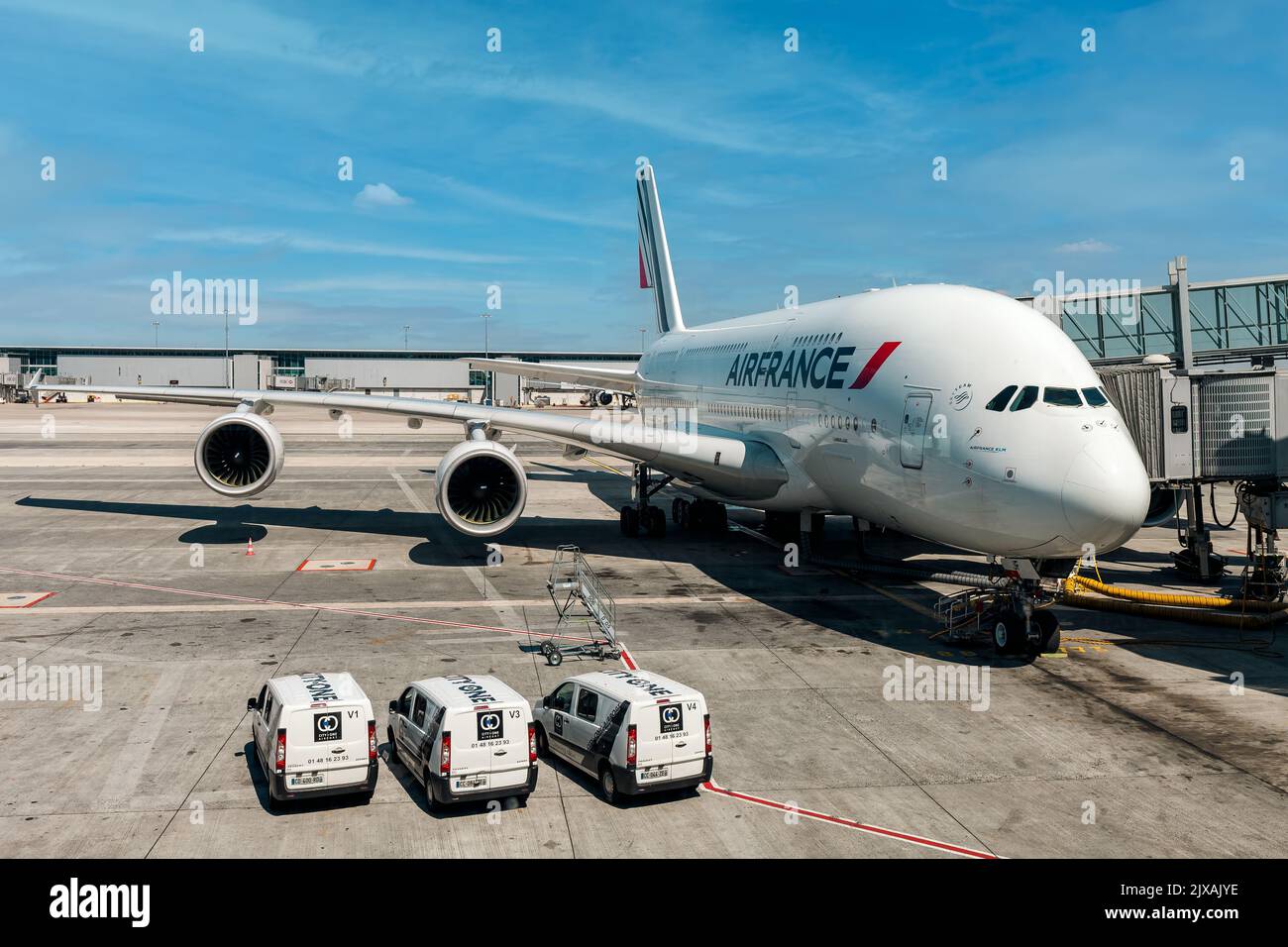 Avion commercial A380 du transporteur Air France au sol à l'aéroport ...
