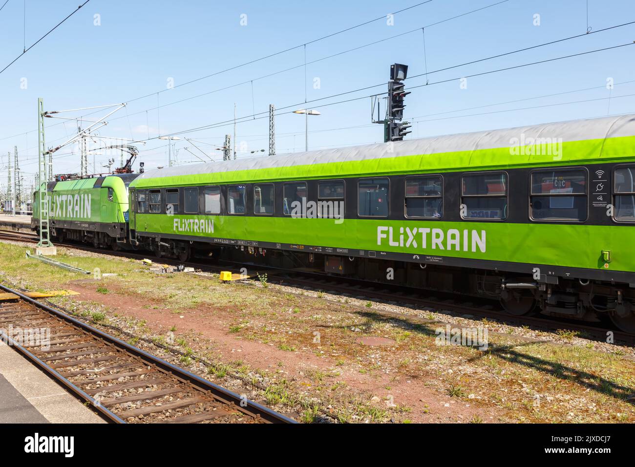 Flix train Banque de photographies et d’images à haute résolution - Alamy